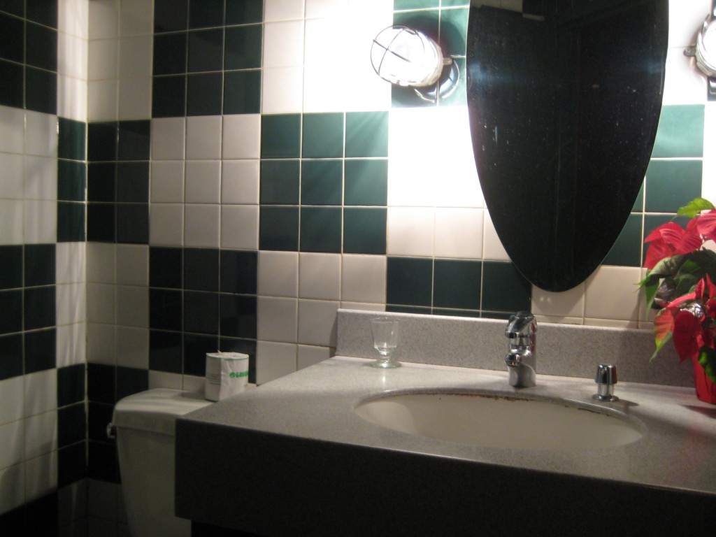 Garage women's (left side room) - JAZZ TOILET JAZZ TOILET